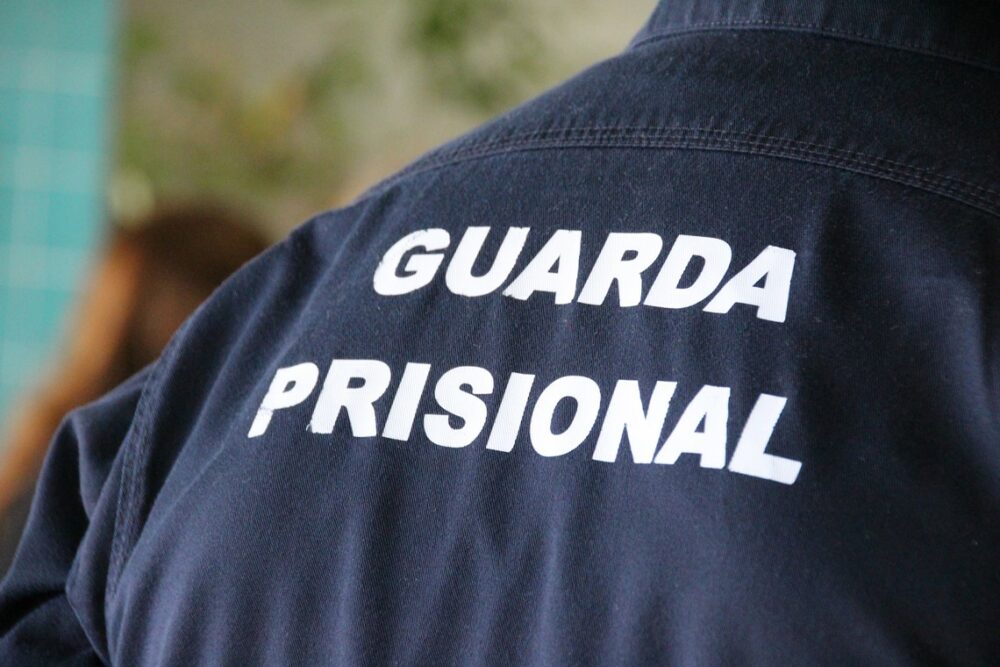 Idade mínima para entrar na carreira de guarda prisional diminui ...