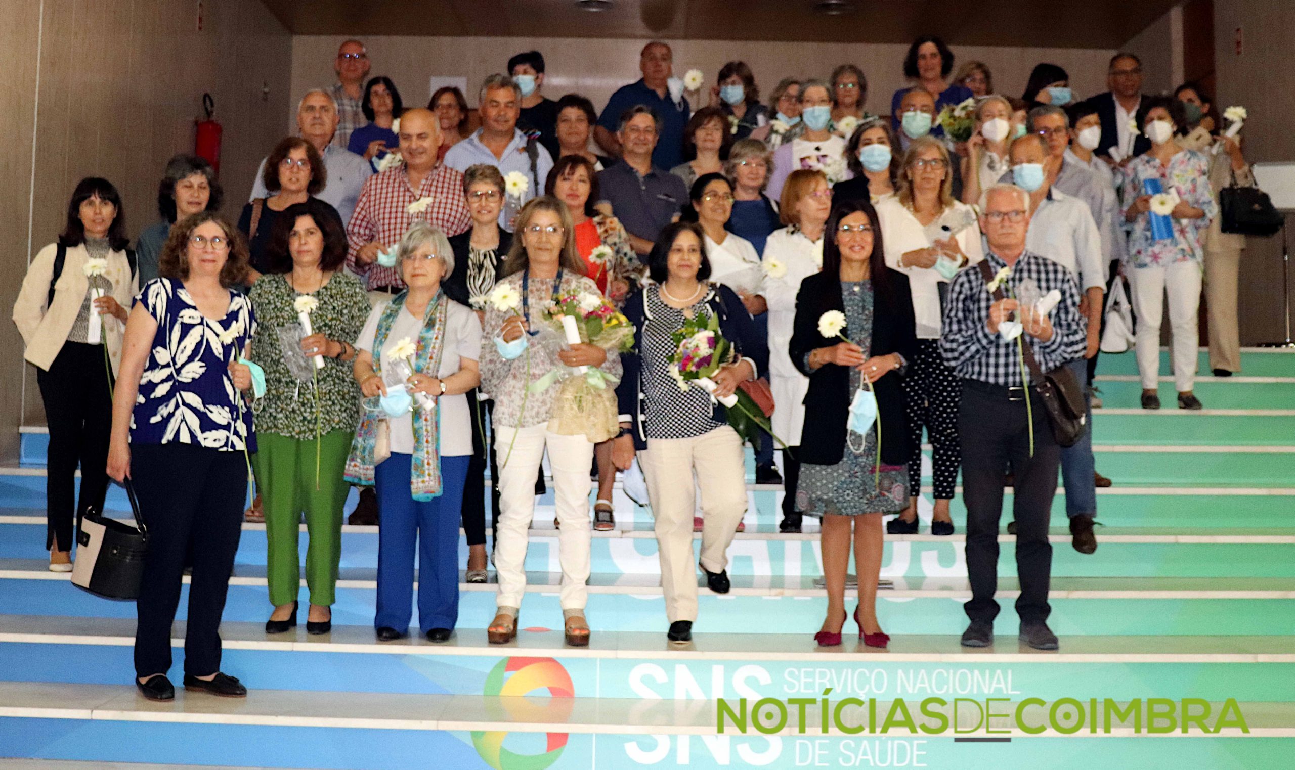 Conheça aqui os enfermeiros do CHUC reconhecidos pelos 35 anos de ...