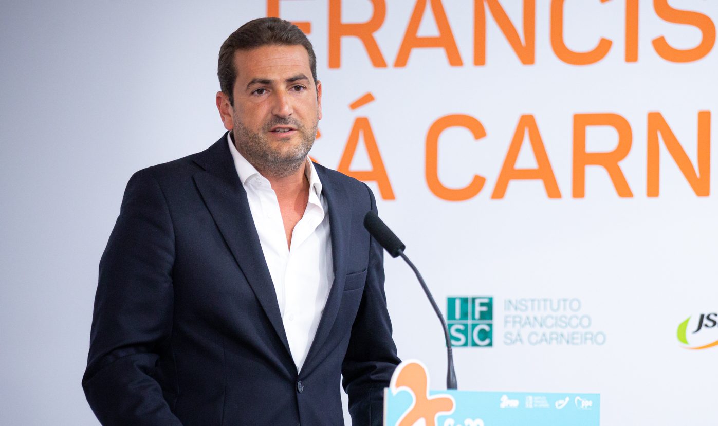 Hugo Soares é líder parlamentar do PSD. Eleito com mais de 98% dos ...