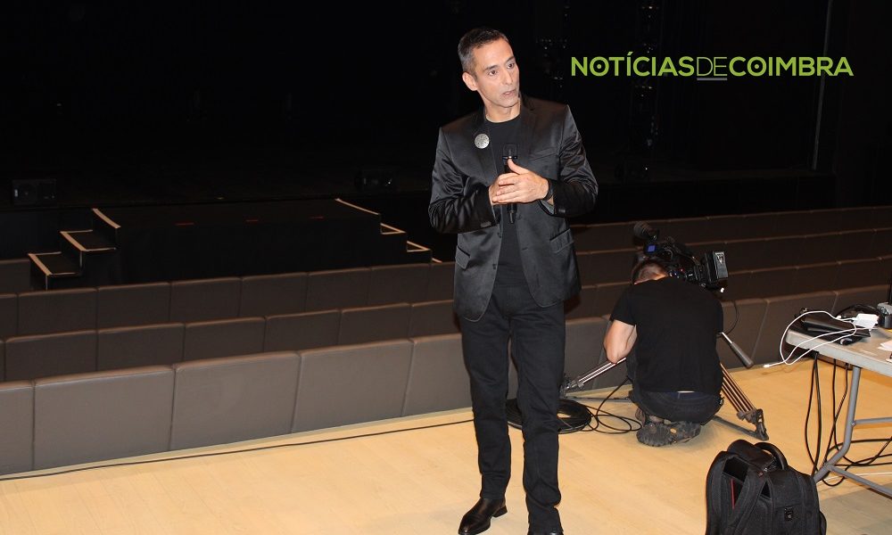 Luís de Matos divide o palco em Coimbra com outros quatro mágicos em ...