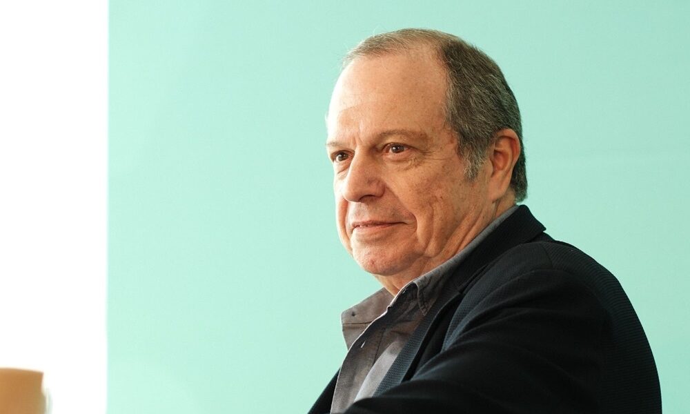 Carlos César declara apoio a José Luís Carneiro para liderar o PS ...