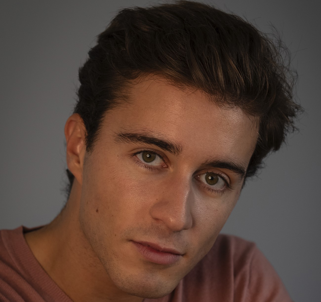 Jovem de Coimbra do Teatrão é protagonista da série Tony Carreira da ...