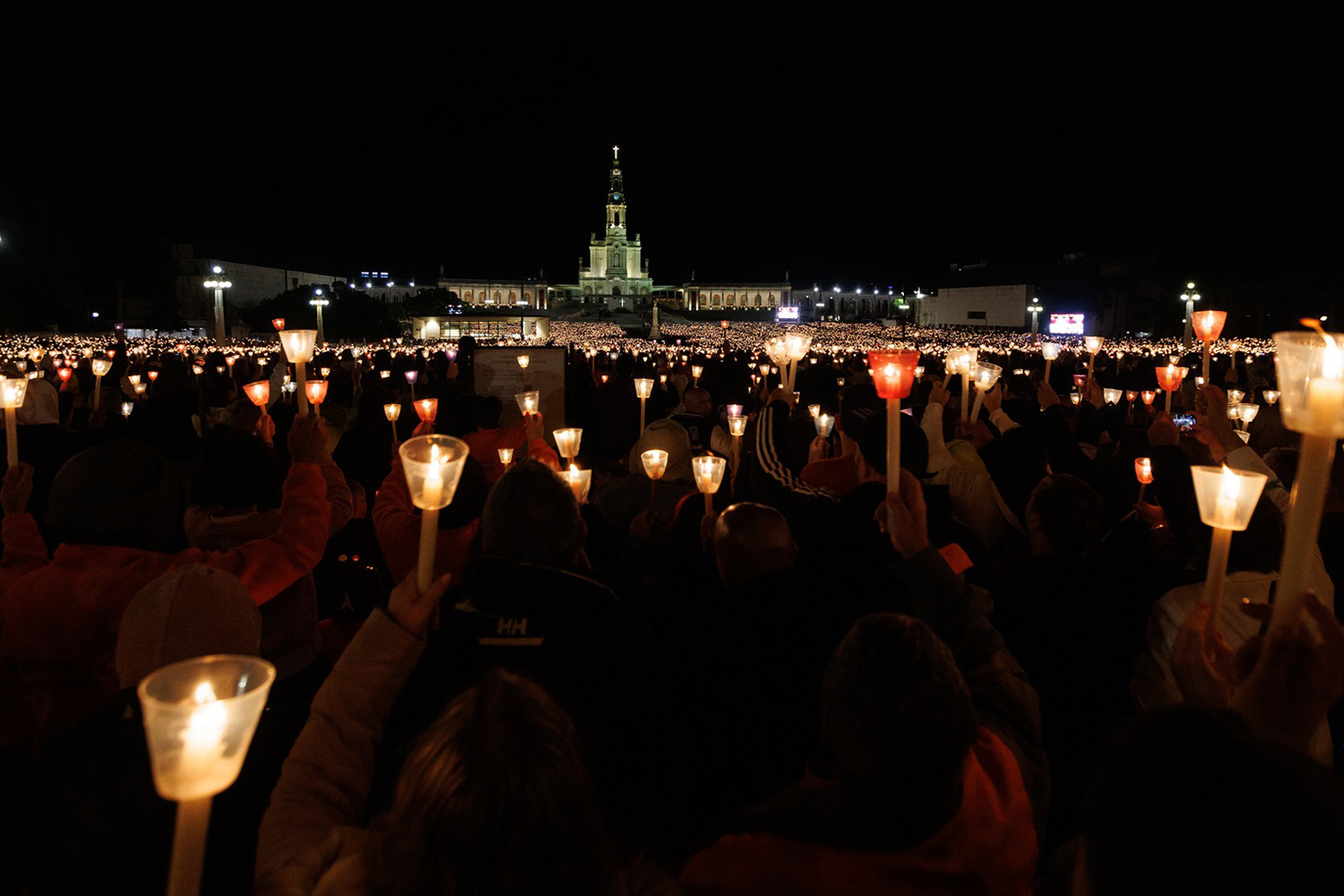 Noite mágica em Fátima. Todos unidos à luz das velas – Notícias de Coimbra