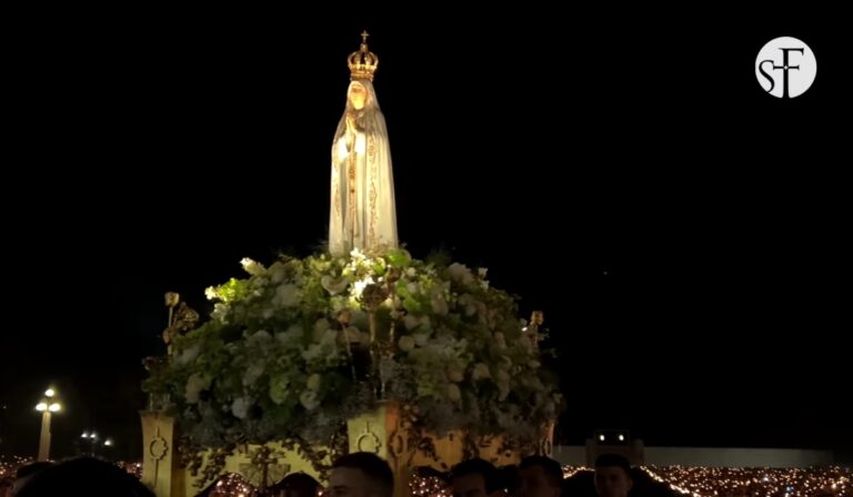 Noite mágica em Fátima. Todos unidos à luz das velas – Notícias de Coimbra