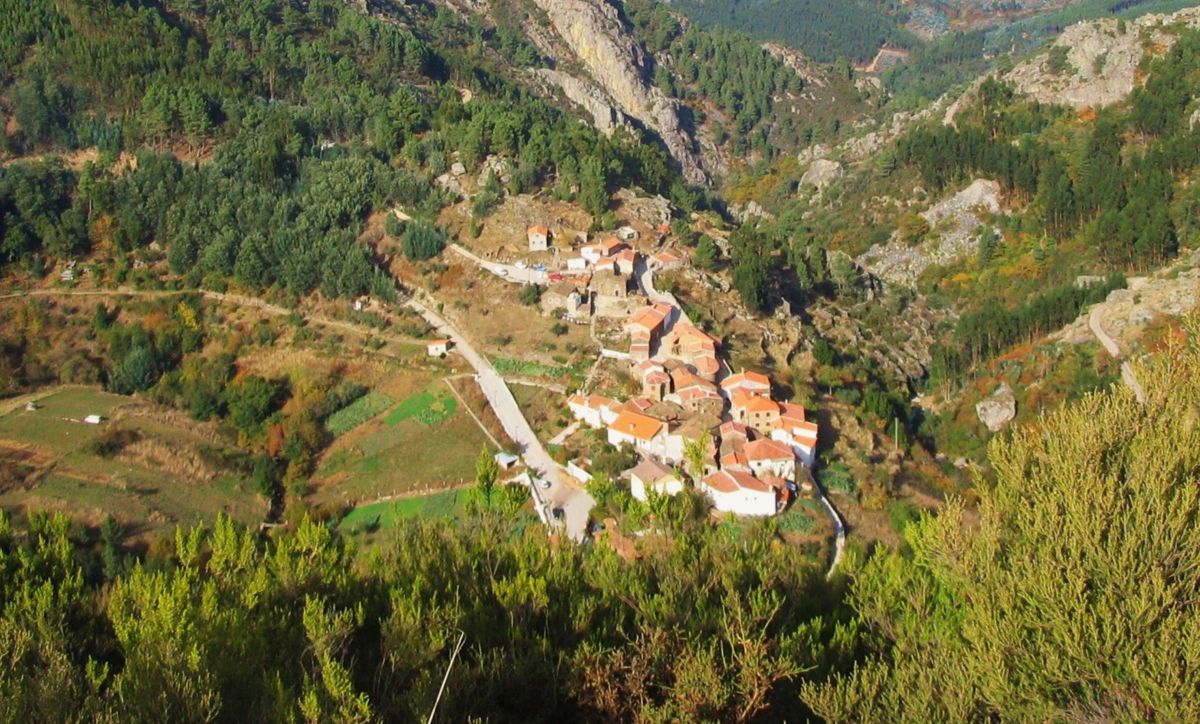 Em Góis há um gigante de pedra a vigiar a aldeia da Pena – Notícias de ...