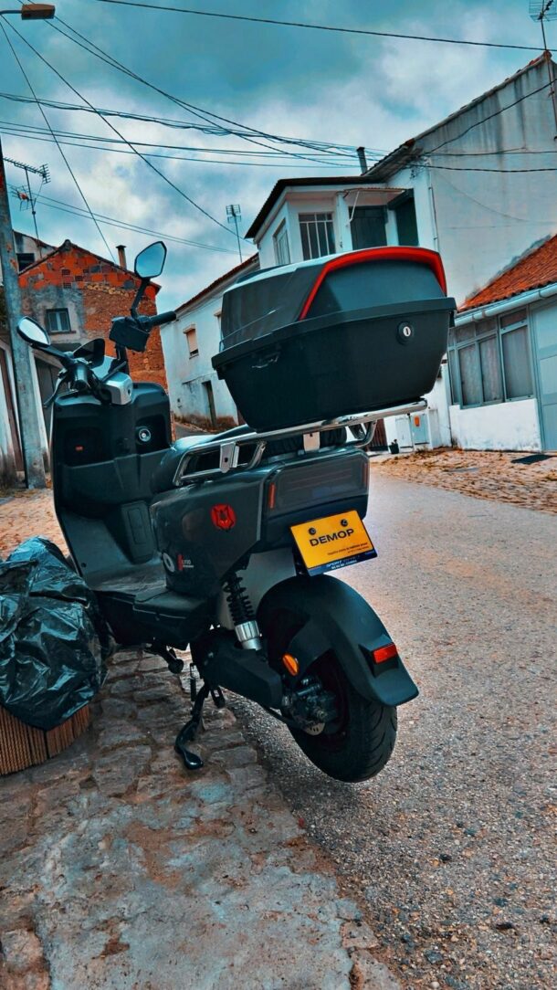 Ladrões agem à noite: Ciclomotor elétrico “desaparece” de ...