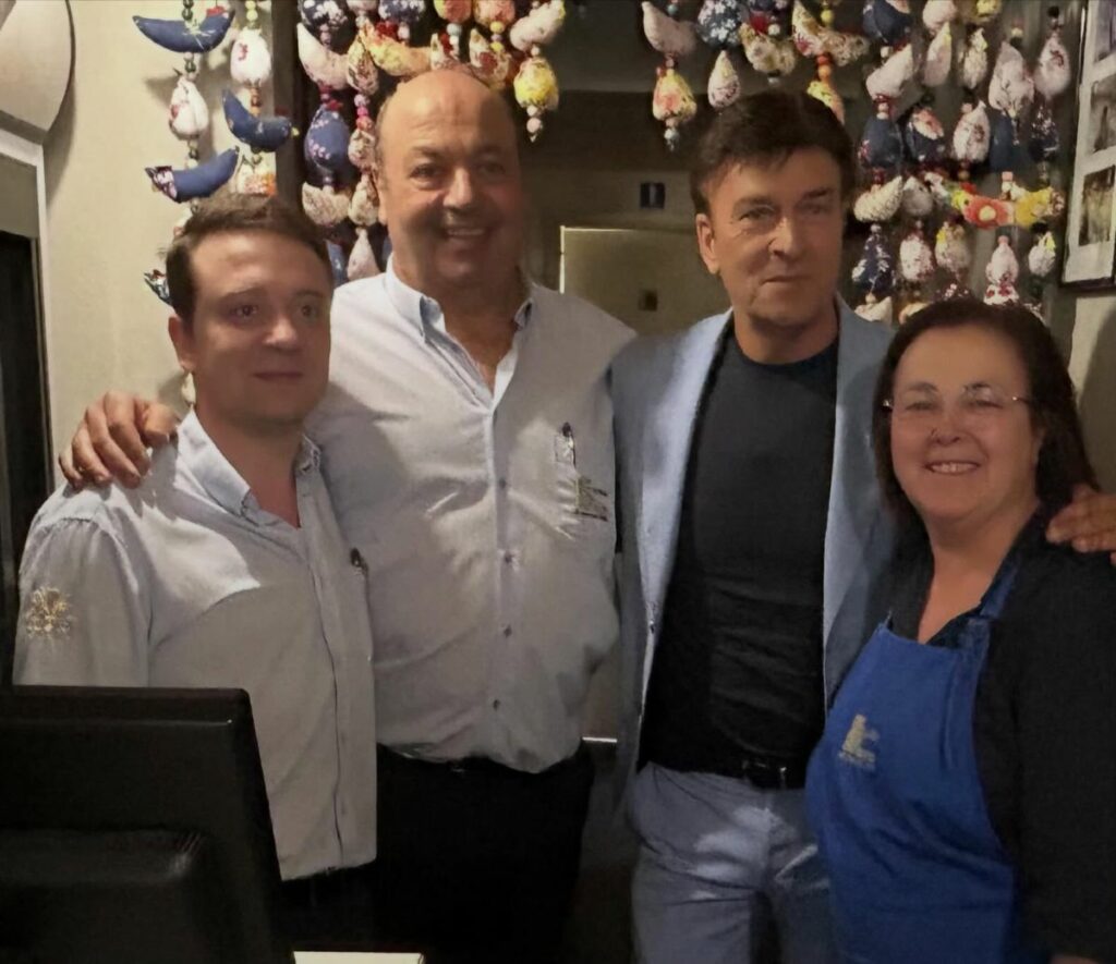 O almoço de Tony Carreira no “O Burgo” que não passou despercebido ...